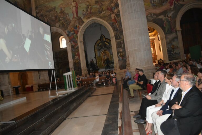 El presidente de la Diputación de Albacete disfruta del concierto ...