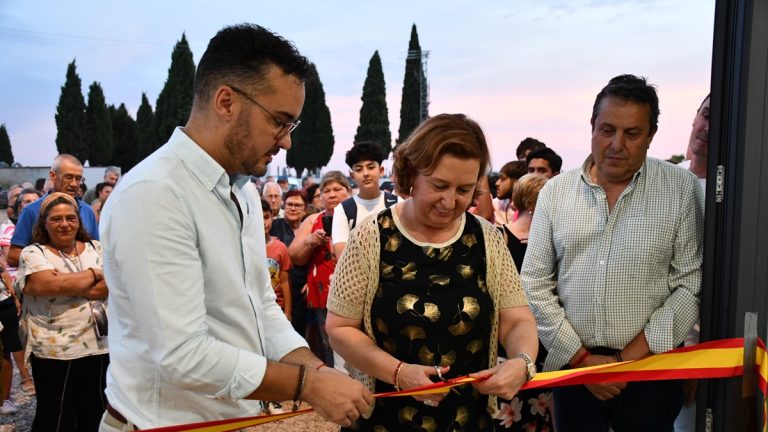 Cedillo inaugura la nueva Piscina Municipal de Cazalegas, un proyecto ...